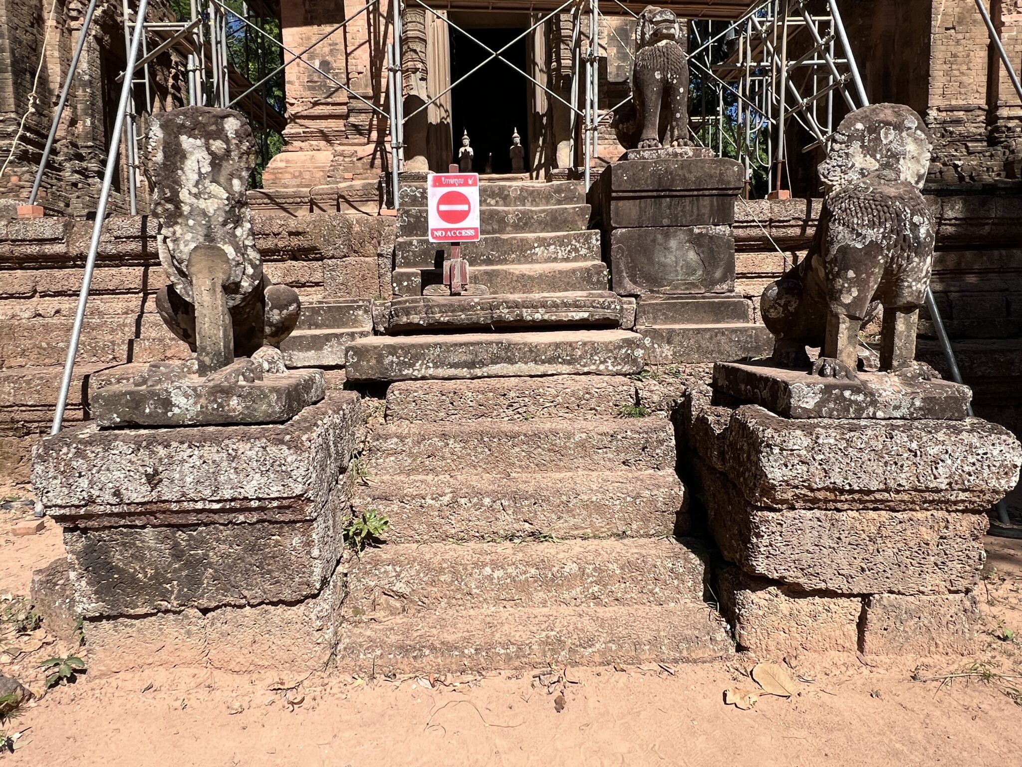 អាជ្ញាធរជាតិអប្សរា បន្តការជួសជុលជណ្តើរប្រាសាទបាទជុំ- APSARA National ...