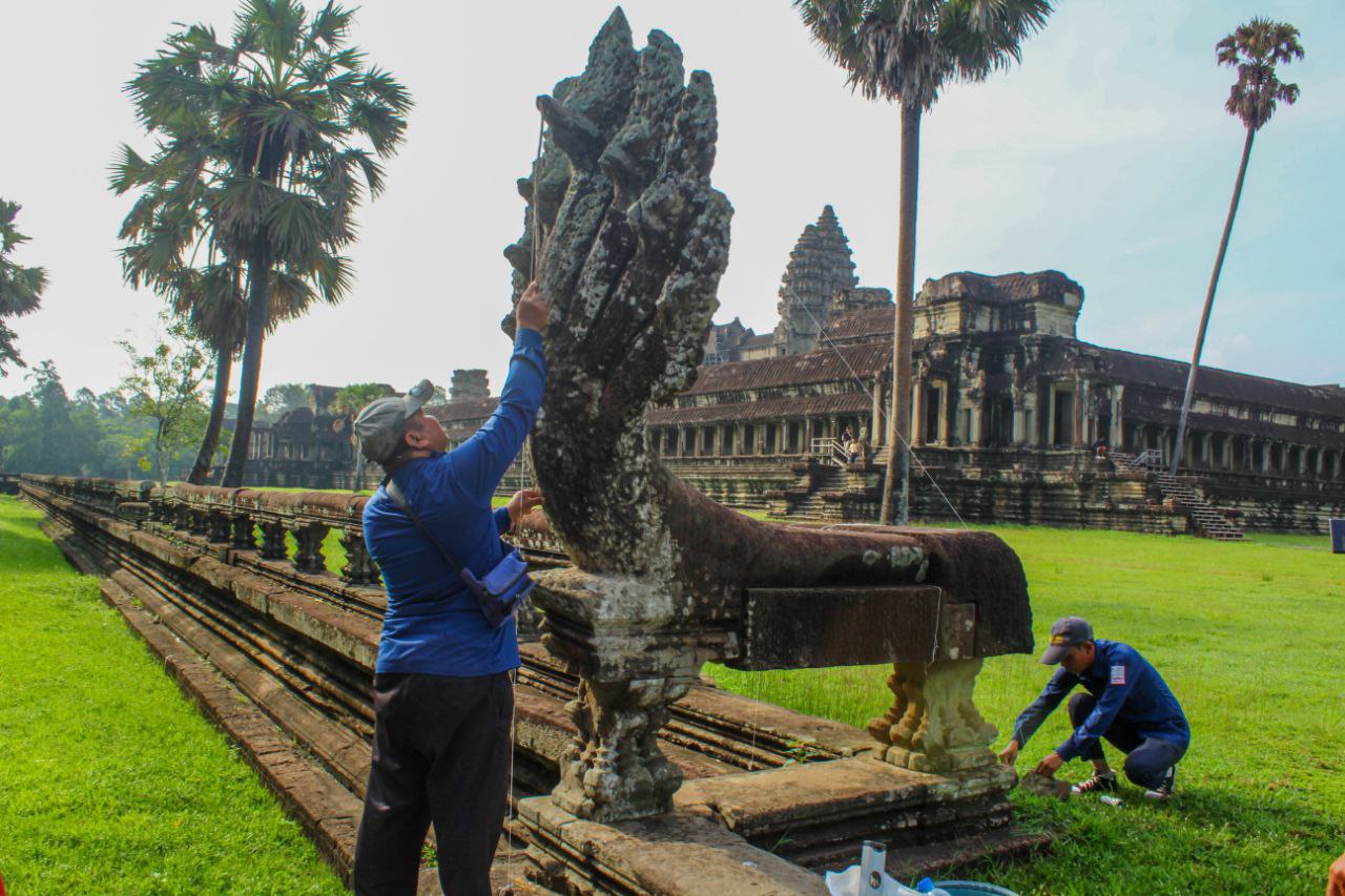 អាជ្ញាធរជាតិអប្សរា ធ្វើសម្រង់ប្លង់បង្កាន់ដៃនាគជុំវិញប្រាសាទអង្គរវត្ត -APSARA National Authority ...