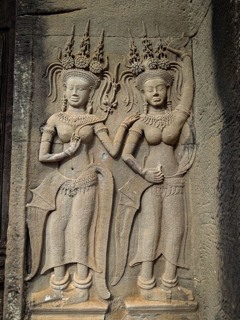 ចម្លាក់ទេពអប្សរ ដែលមានអាយុកាលជិត១ពាន់ឆ្នាំ កំពុងបង្អួចសម្រស់ជាមួយភ្ញៀវទេសចរ -Nearly 1,000-Year ...