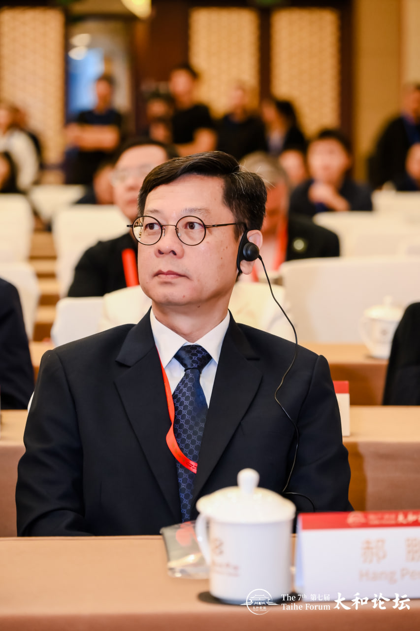 ឯកឧត្តមបណ្ឌិត ហង់ ពៅ ...